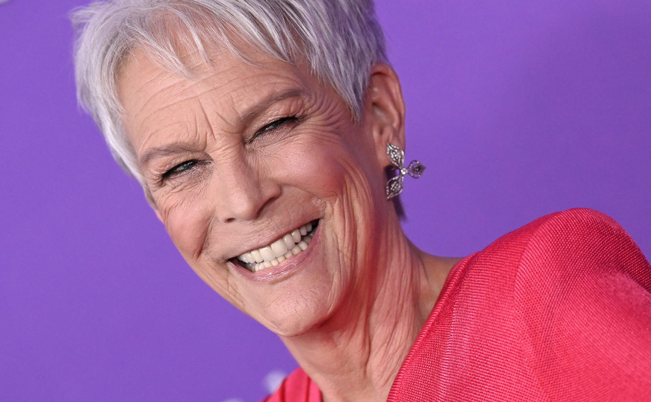 Jamie Lee Curtis Has A Creative Way To Cold Compress Her Eyes ...